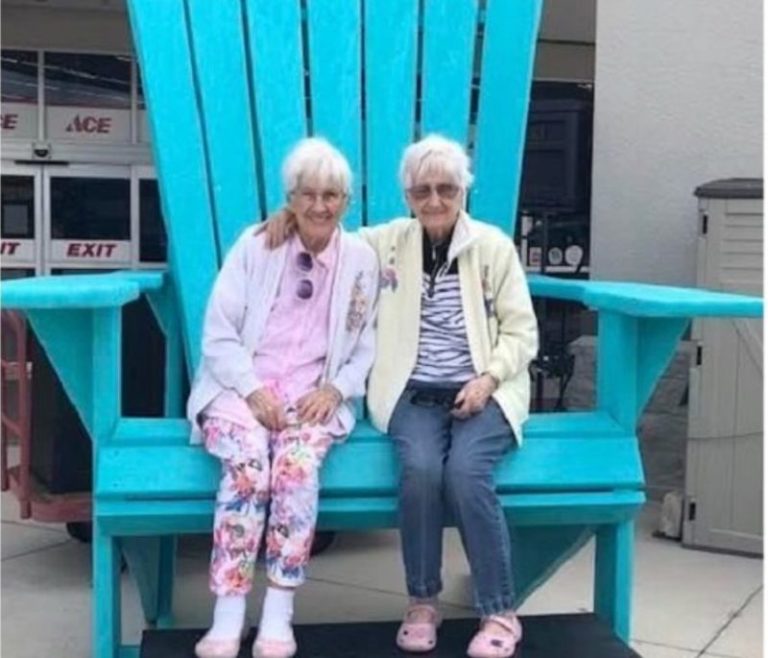 Die eineiigen Zwillinge Nora und Edith feierten ihren 100. Geburtstag ...